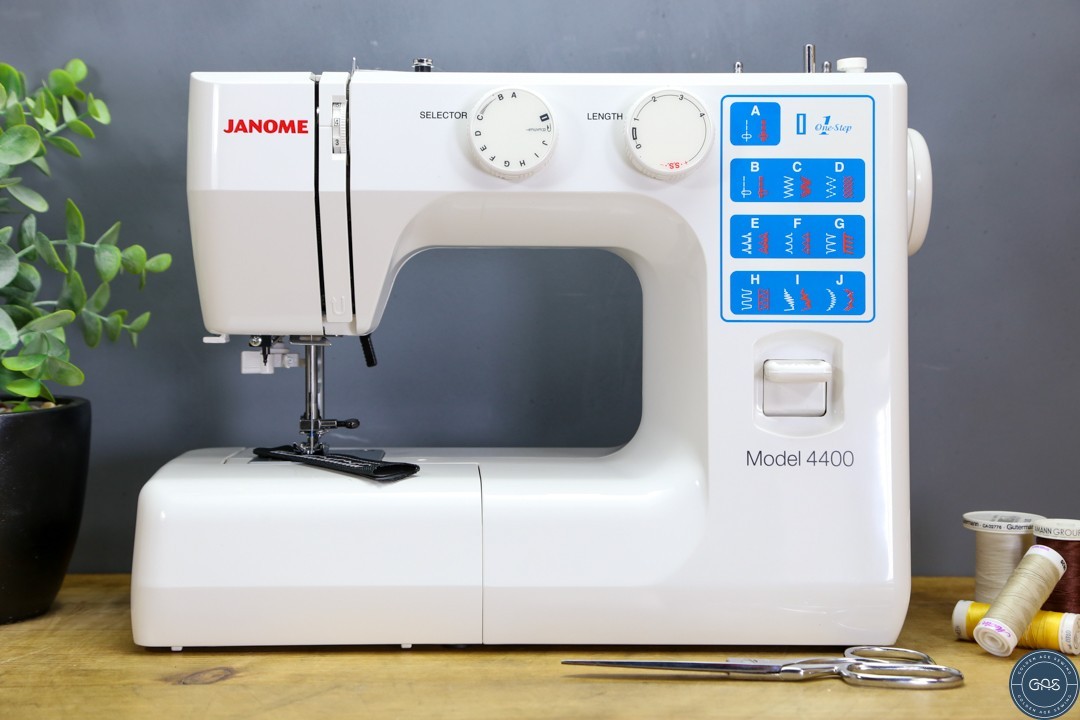 Boxed Janome 4400 Reliable Easy to Use Sewing Machine Boxed + Foot Set ...